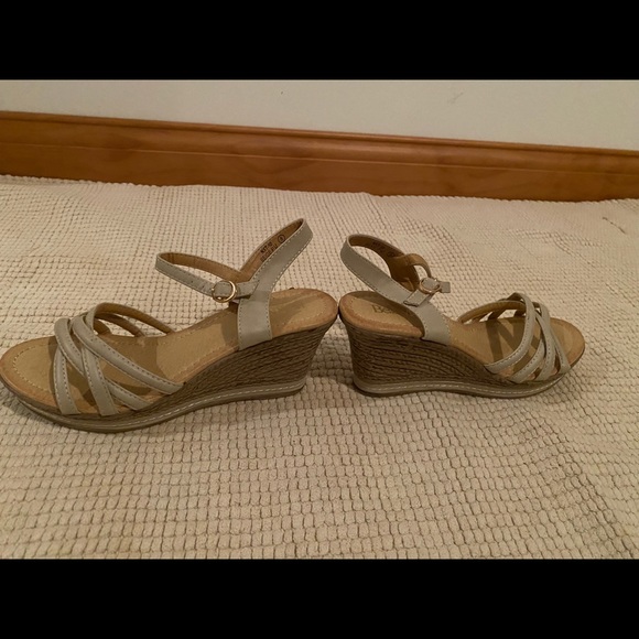 Bella Marie | Shoes | Bella Marie Stylish Neutral Wedge Sandals Euc ...